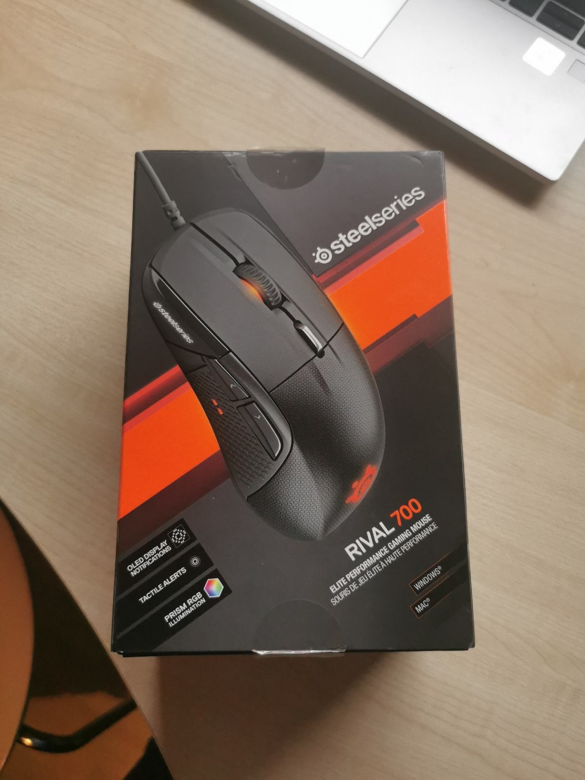 Optična miška Rival 700