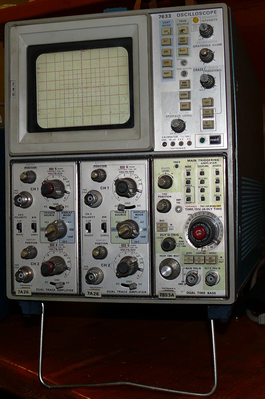 Prodam modularni 4-kanalni Storage osciloskop Tektronix 7633