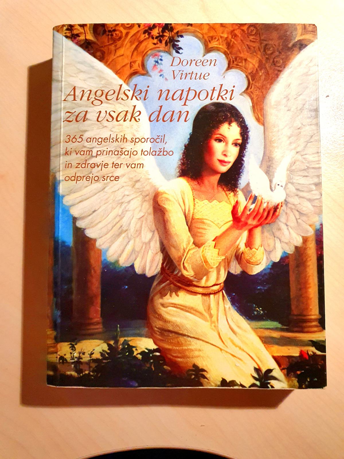 Knjiga Angelski napotki za vsak dan, avtorica: Doreen Virtue
