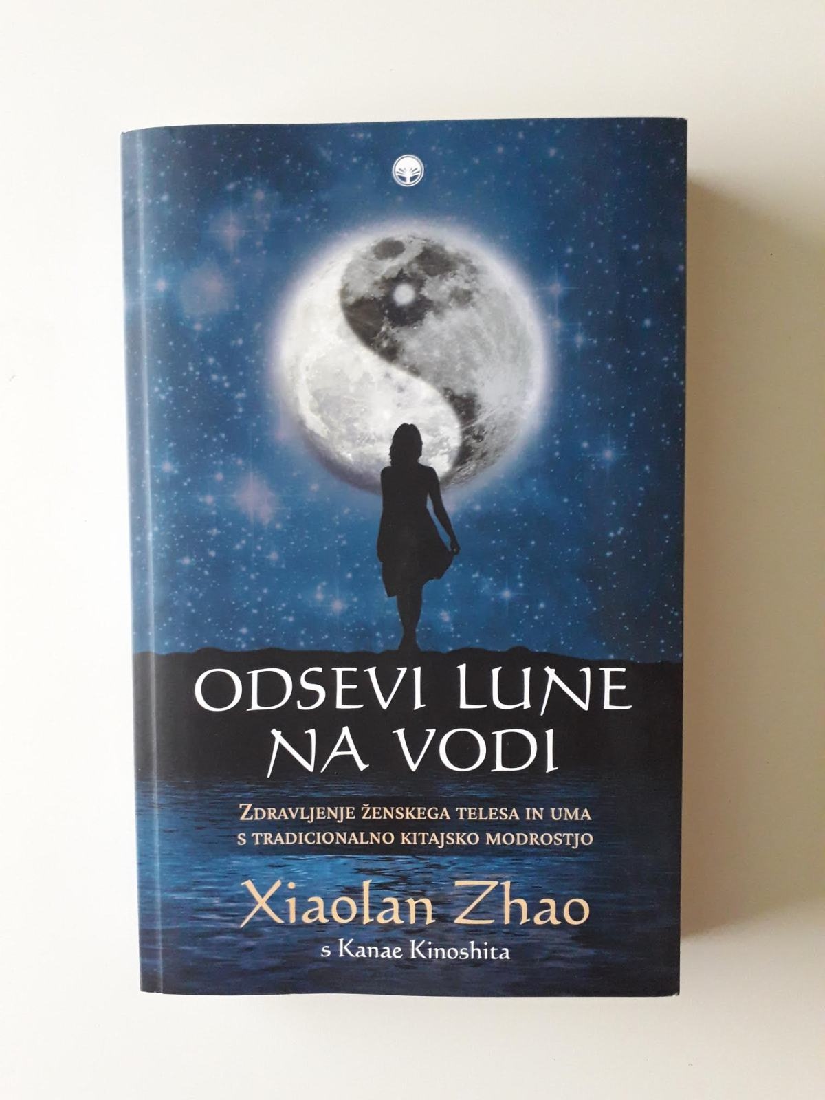 XIAOLAN ZHAO, ODSEVI LUNE NA VODI, ZDRAVLJENJE ŽENSKEGA TELESA IN UMA