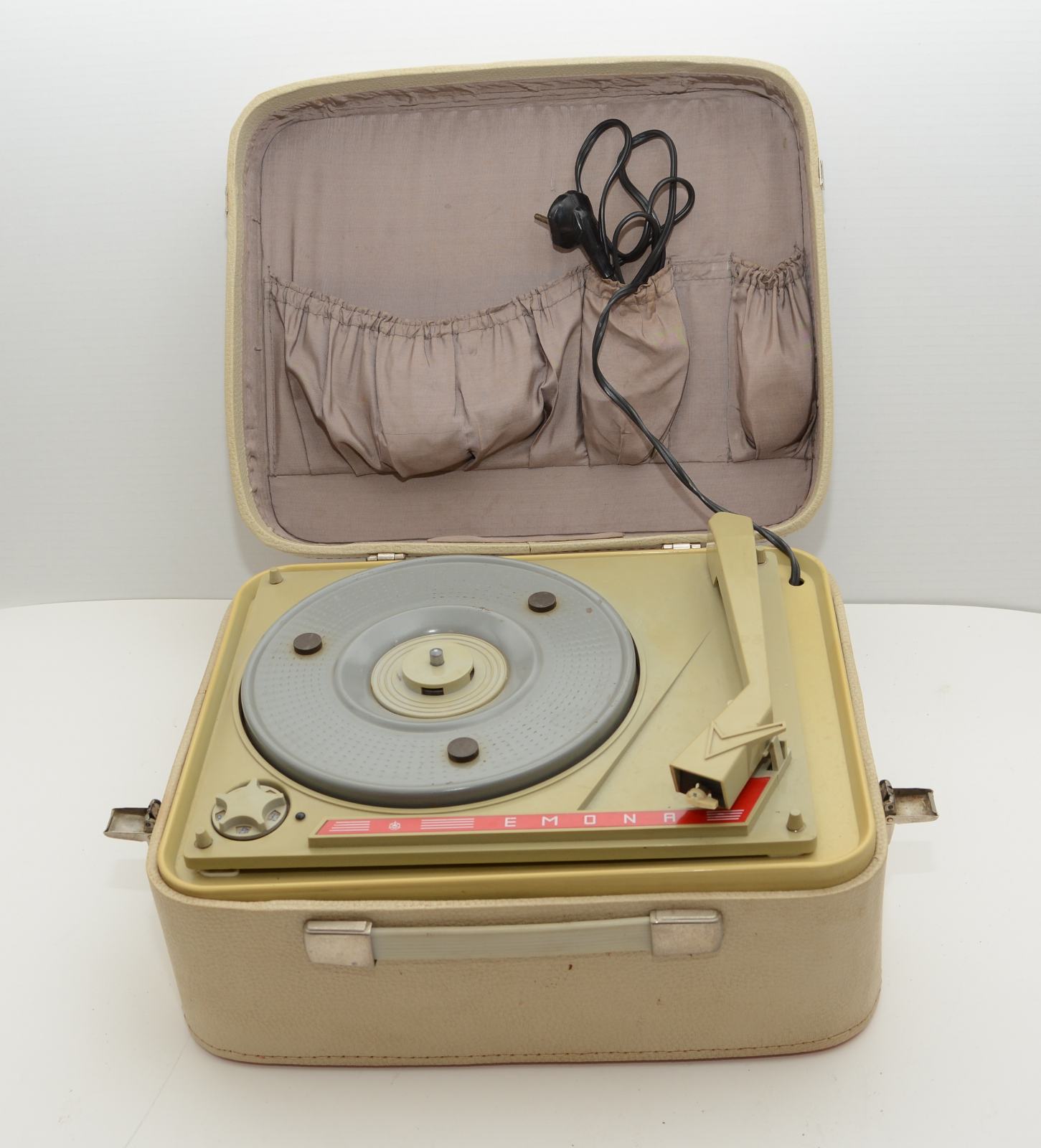 Legendarni gramofon Iskra Emona