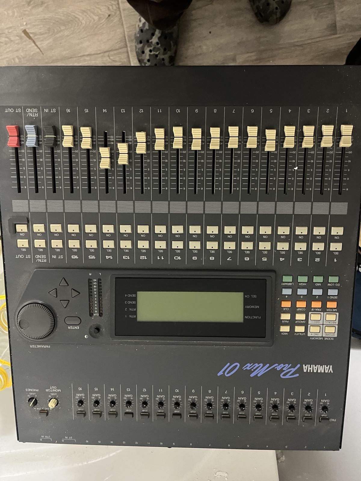 mixer yamaha pro mix 01