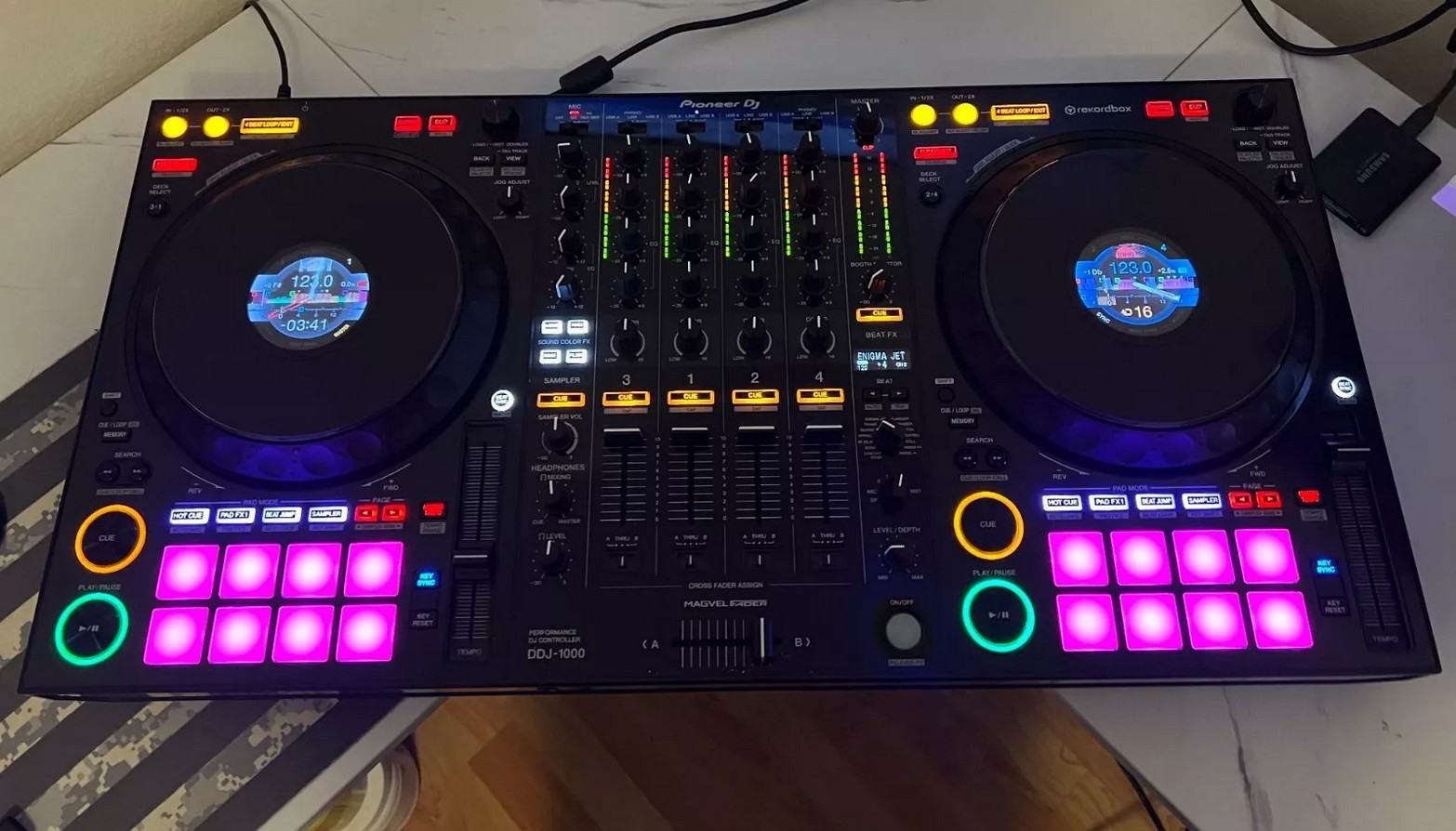 Pioneer DDJ-1000 Profesionalni DJ kontroler Rekordbox 4-kanalni (črn)