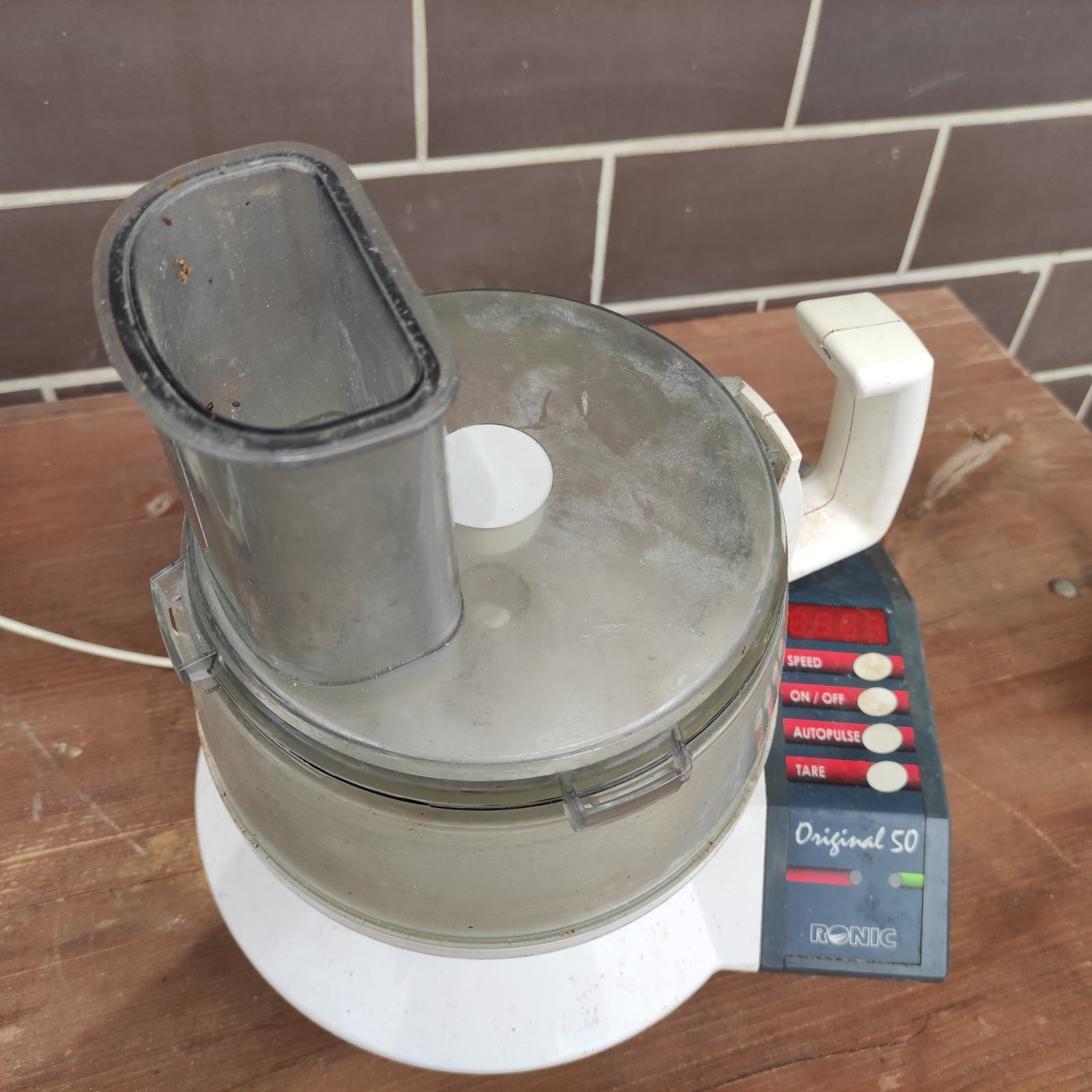 Kupujem, za mikser original Ronic 50, pokrov, ali posodo s pokrovom