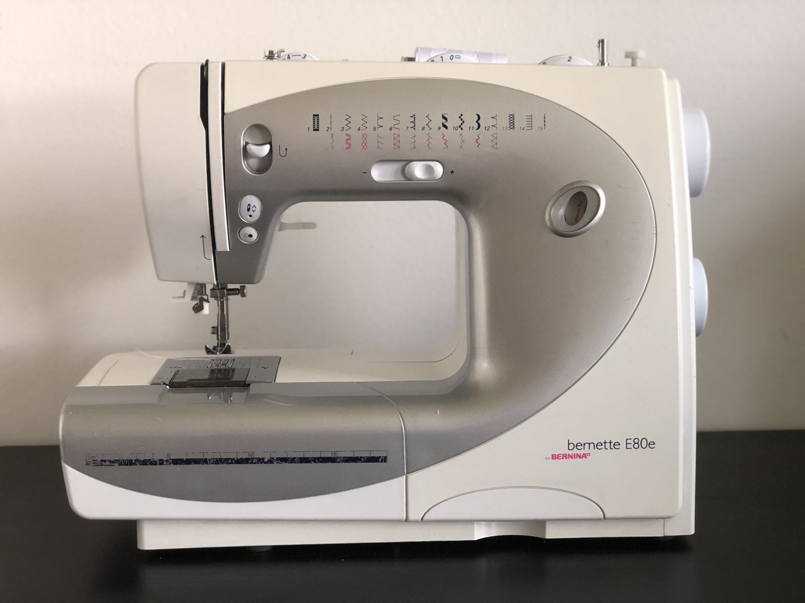 Šivalni stroj Bernette E80e