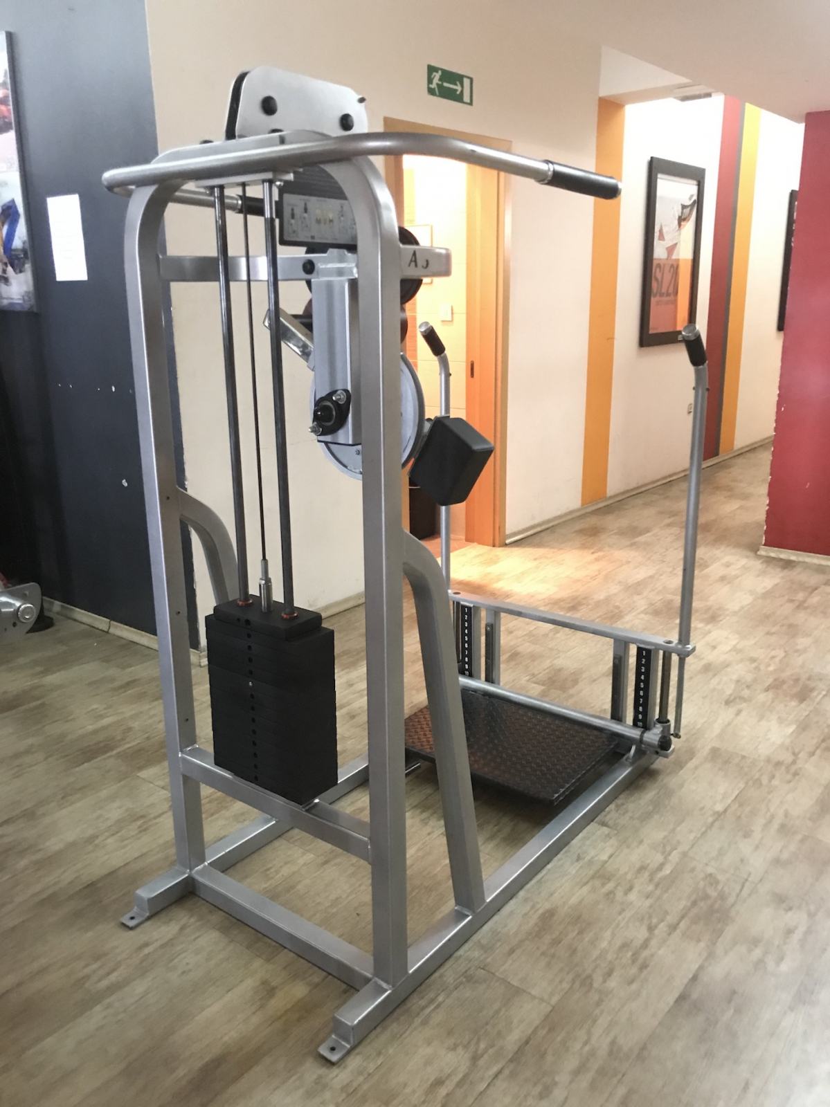 LIFE FITNESS NAPRAVA ZA PRIMIK, ODMIK, UPOGIB IN IZTEG BOKOV MULTIHIP
