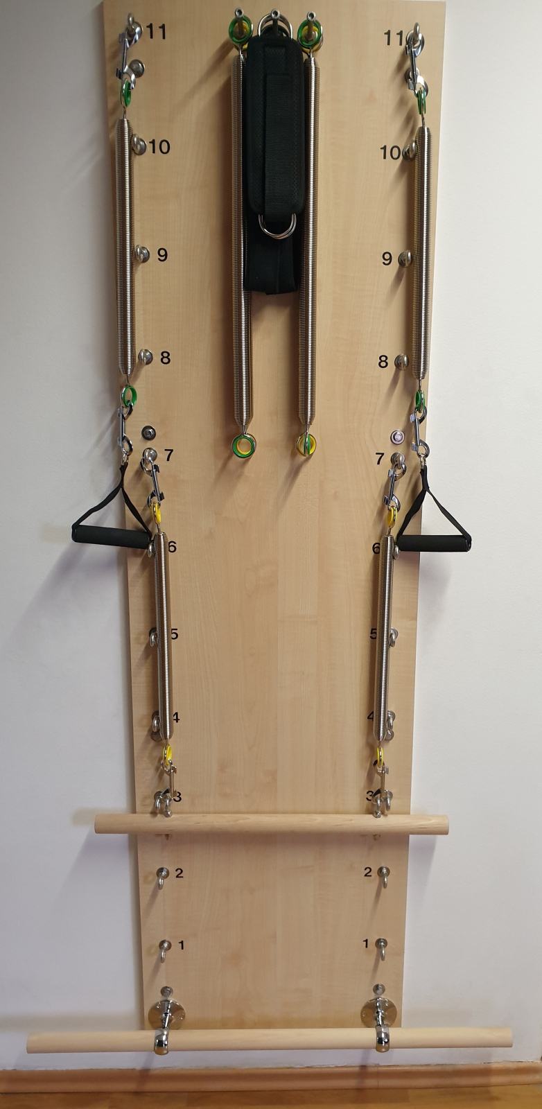 Pilates stenska enota z vzmetmi (Spring Wall, Springboard)