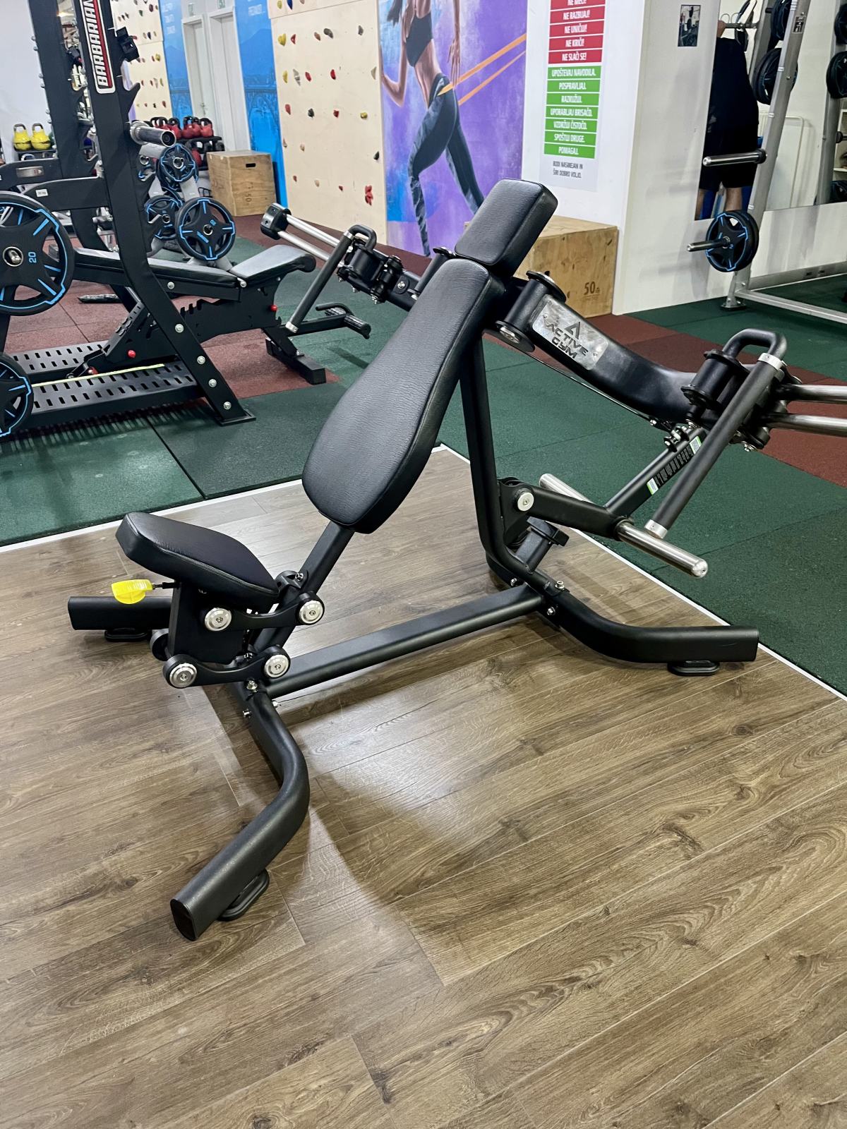 Plate Loaded Fly Active Gym – Naprava za trening prsi
