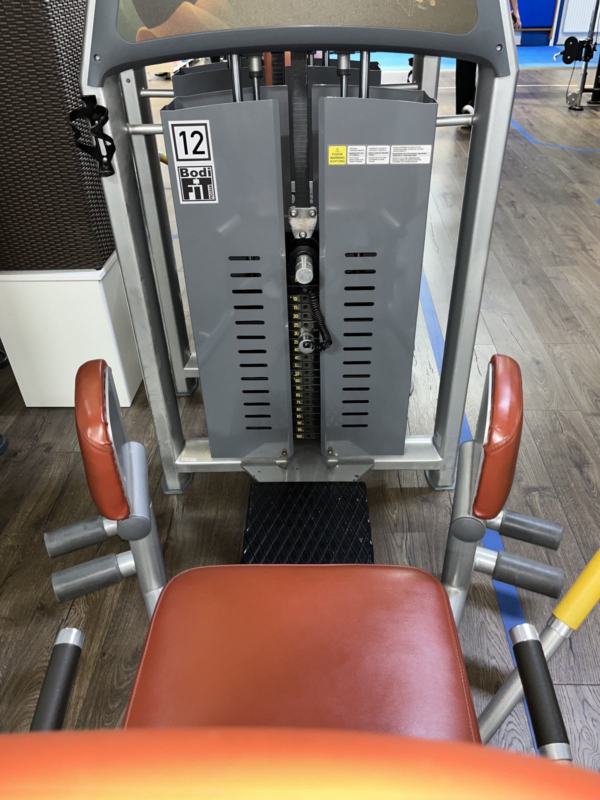 Precor USA Adductor Machine za trening notranjih stegenskih mišic