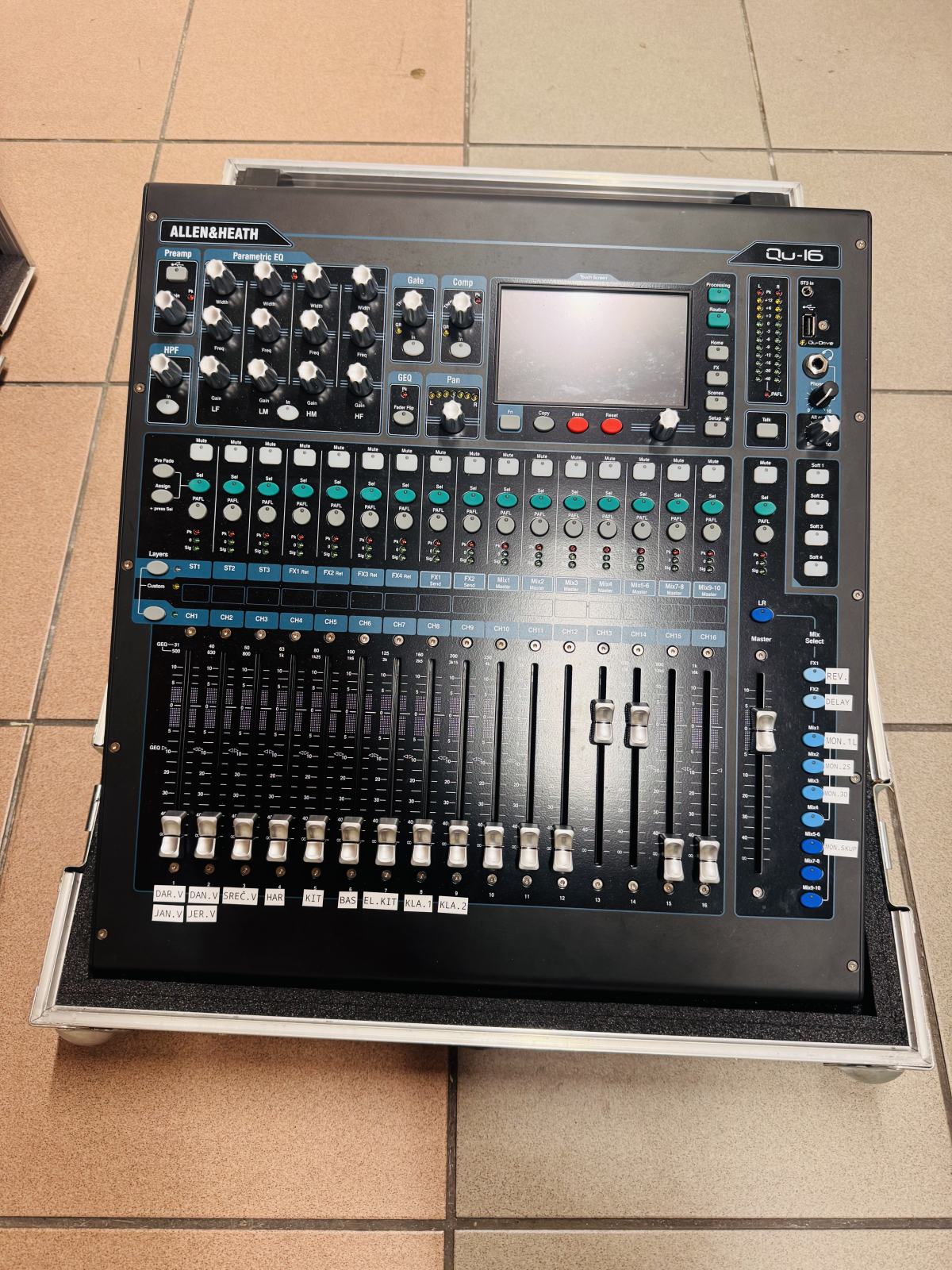 Allen heath qu-16