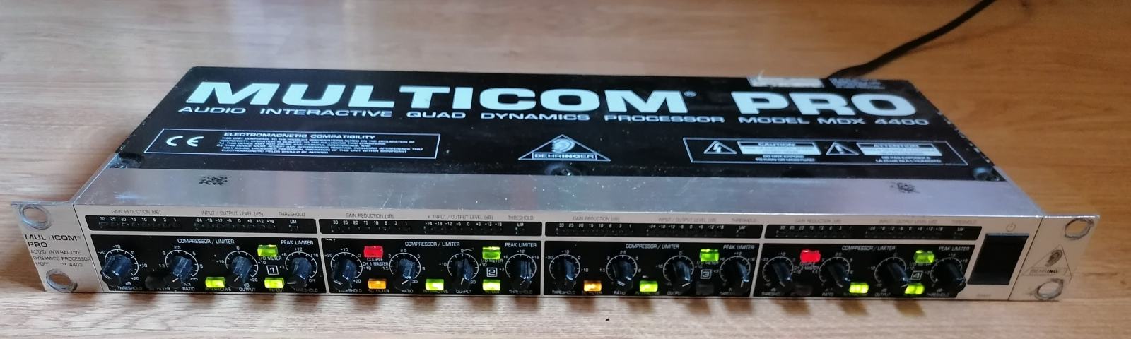 Behringer kompresor Multicom Pro MDX4400