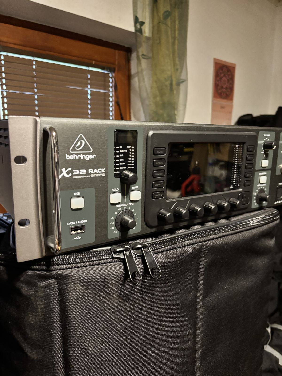 Behringer x32 rack