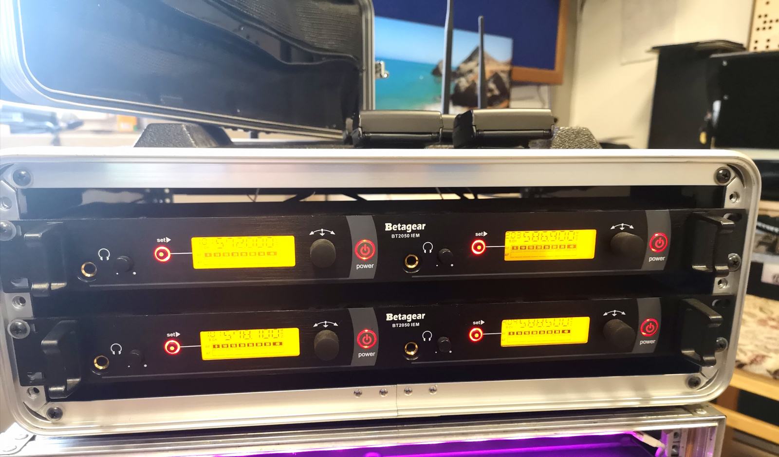 In ear system (2 kos) - replika Sennheiser SR 2050 IEM + rack 4U