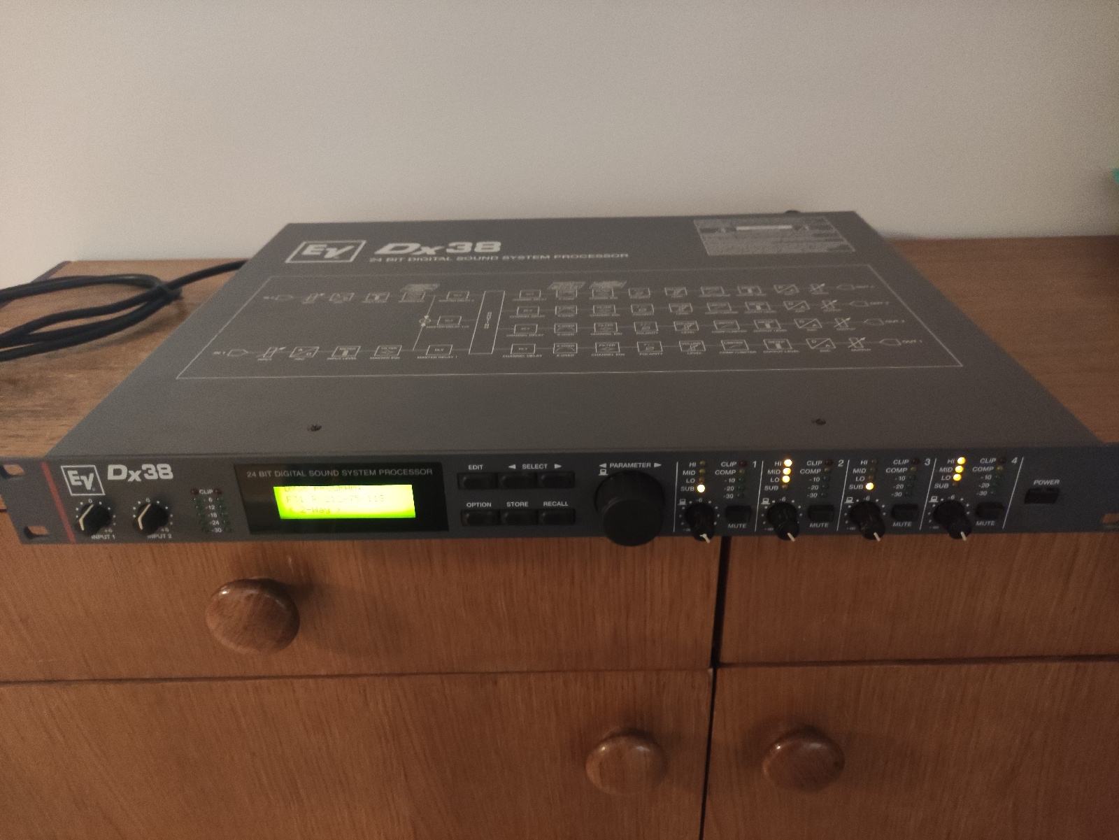 Procesor Electrovoice DX38