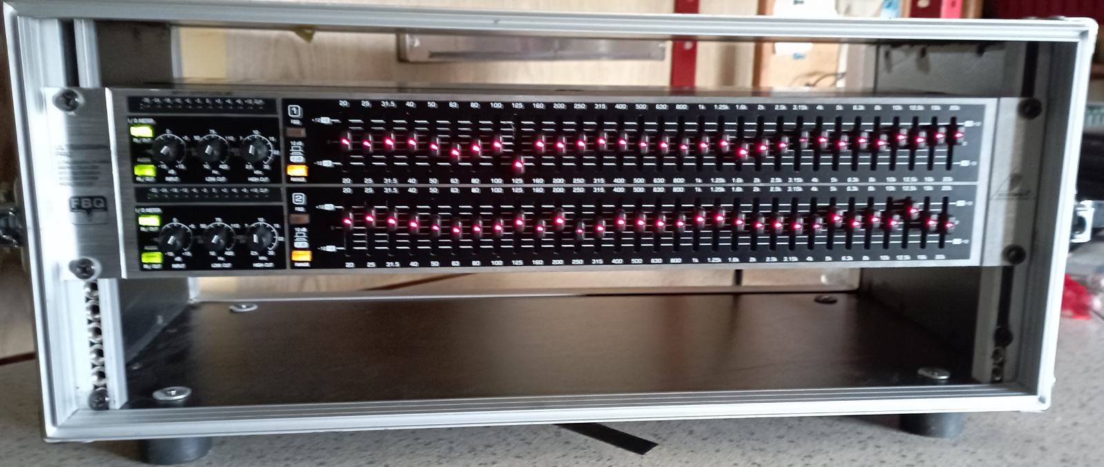 Prodam Equalizer Behringer FBQ v Rack-u