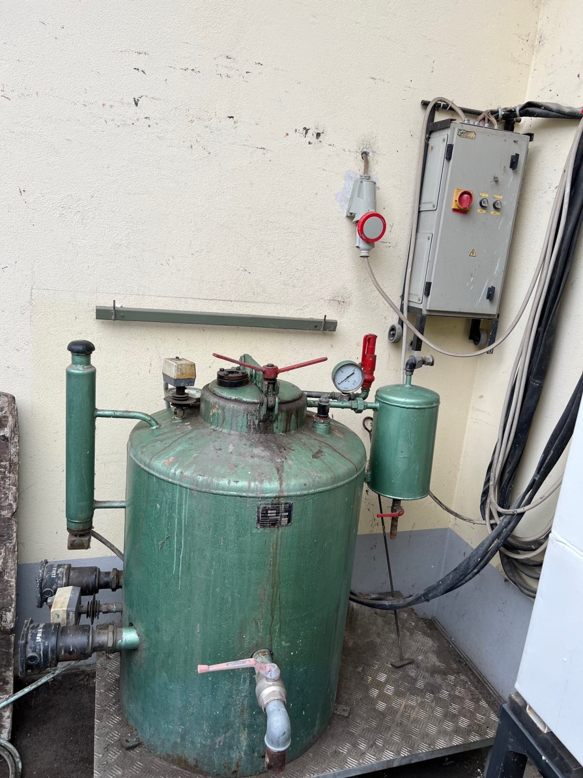 DESTILATOR ODPADNIH TOPIL