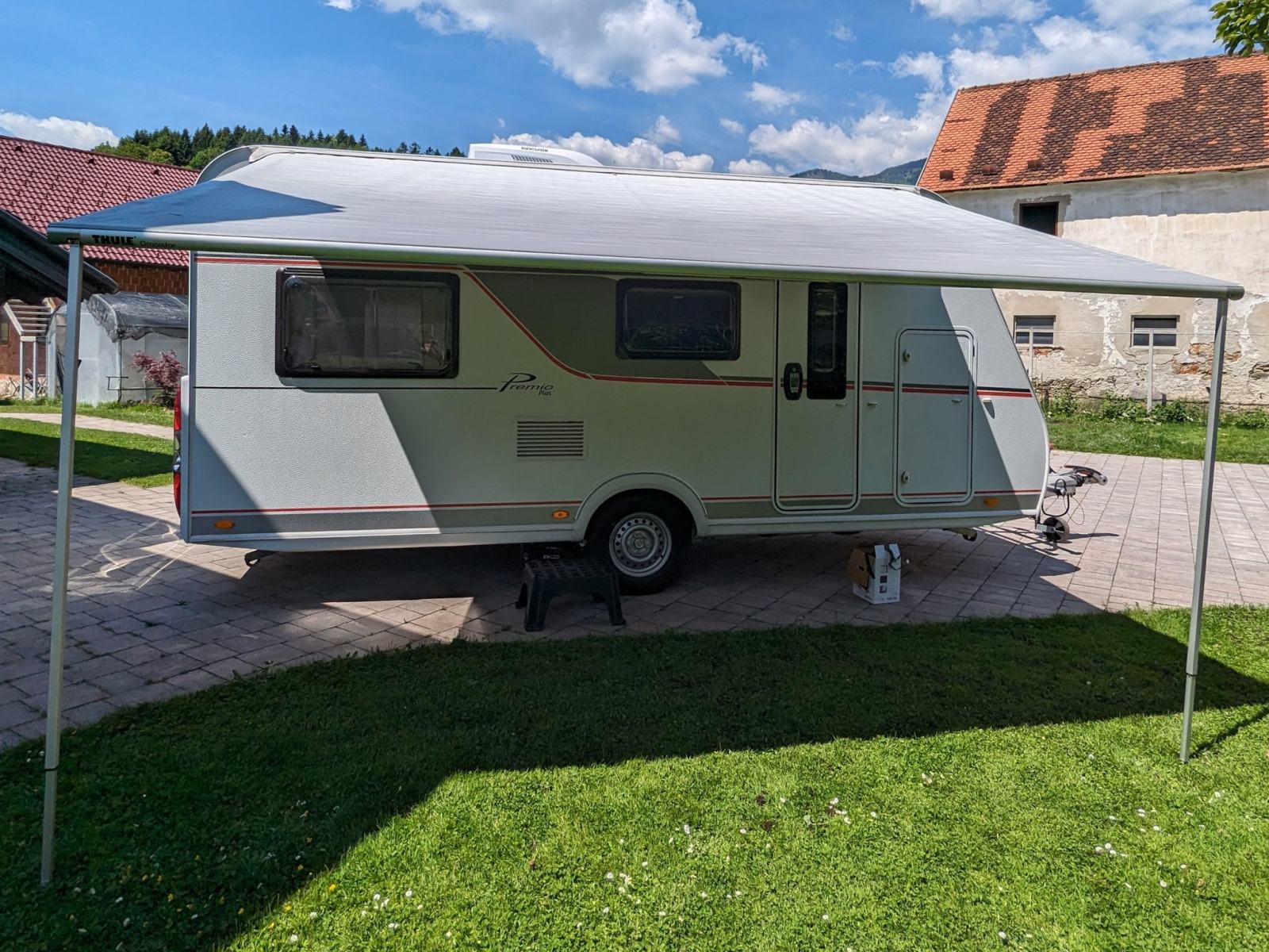 Thule Omnistor 1200 4m x 2.50m