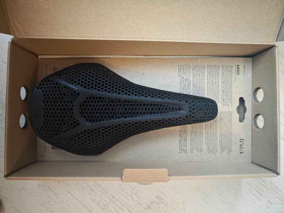 Fizik Vento Argo R1 Adaptive (Carbon) 140mm