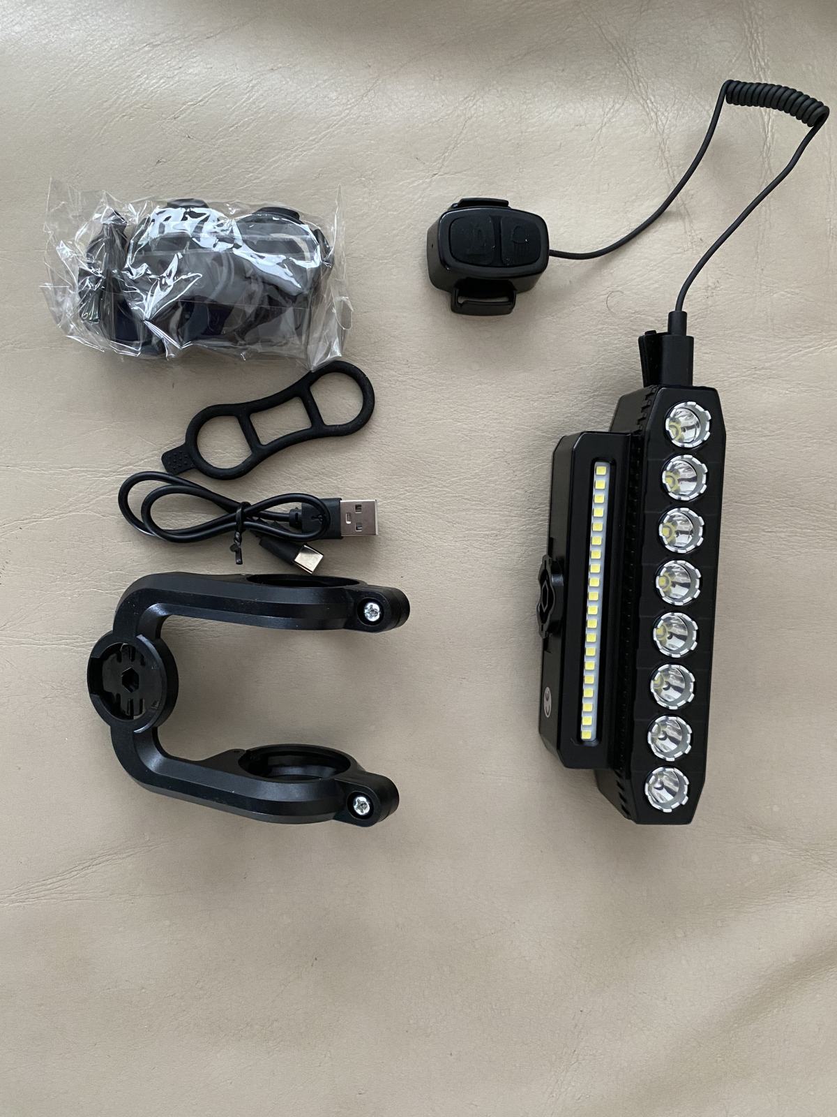 Kolesarska Led lučka z Usb polnjenjem in nosilci