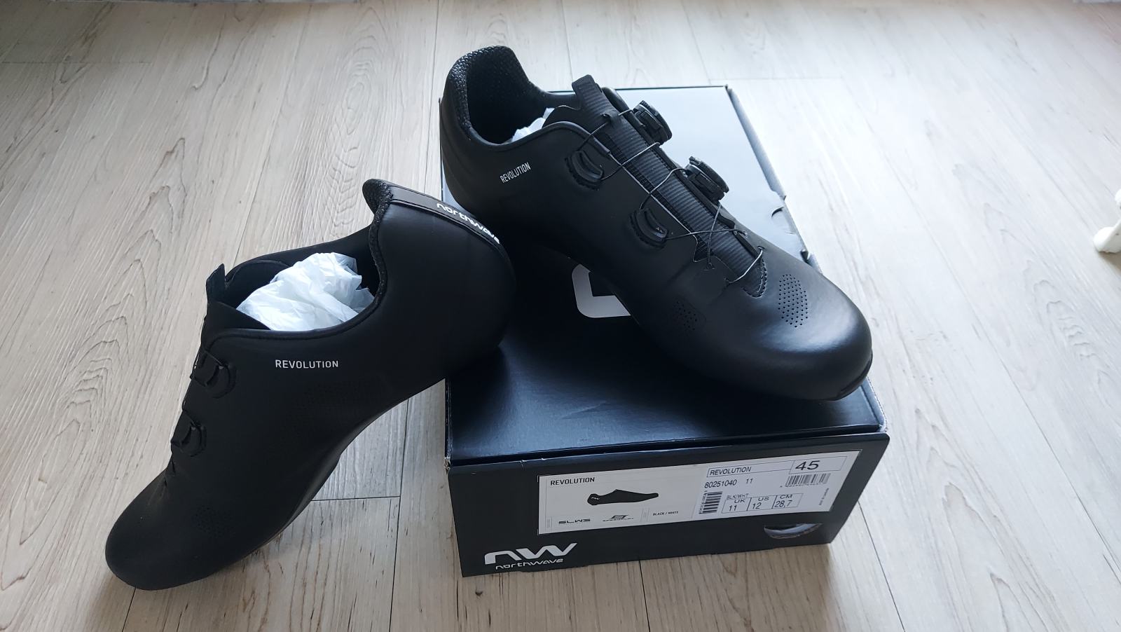 Kolesarski čevlji Northwave Revolution 45