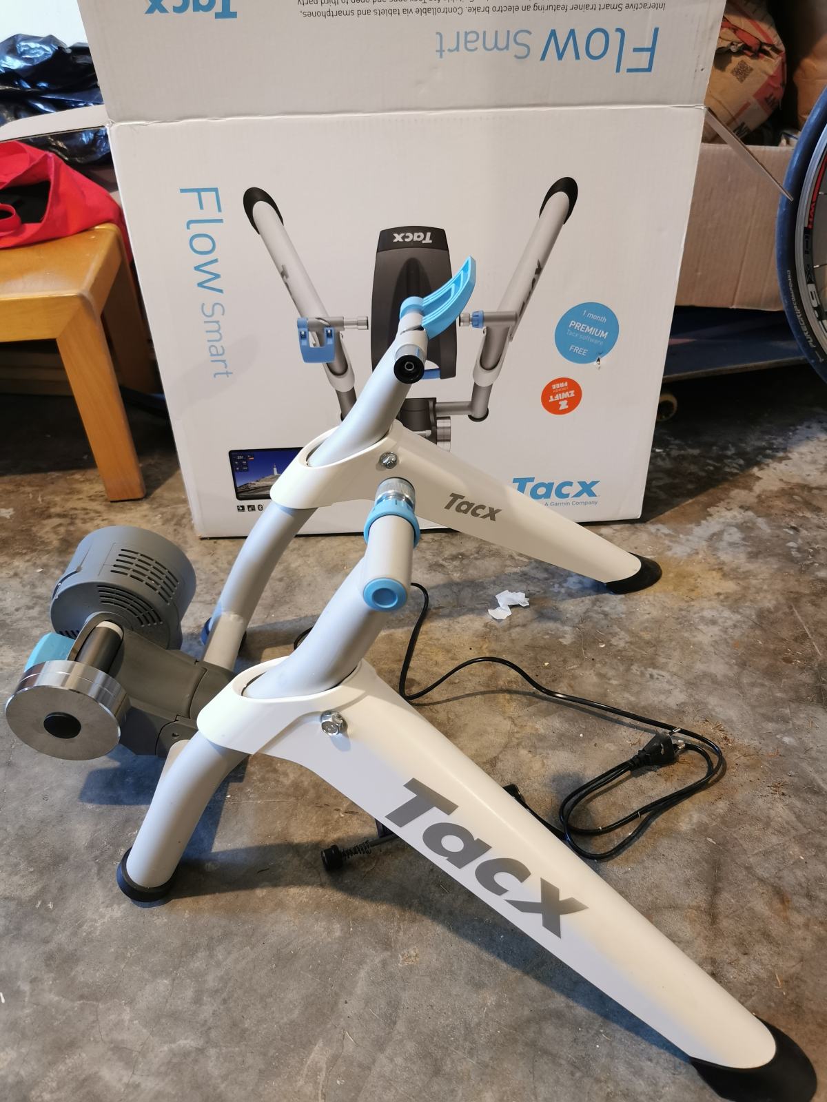 Kolesarski trenažer Tacx flow smart