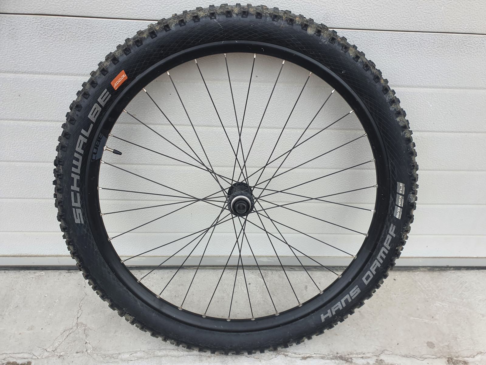 Obroč Cube 27,5 col komplet z gumo