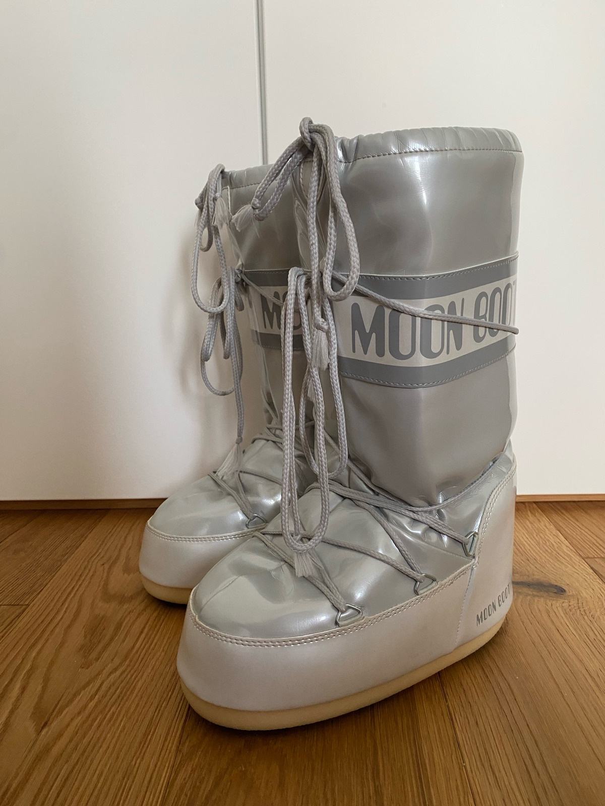 MOON BOOT (original)