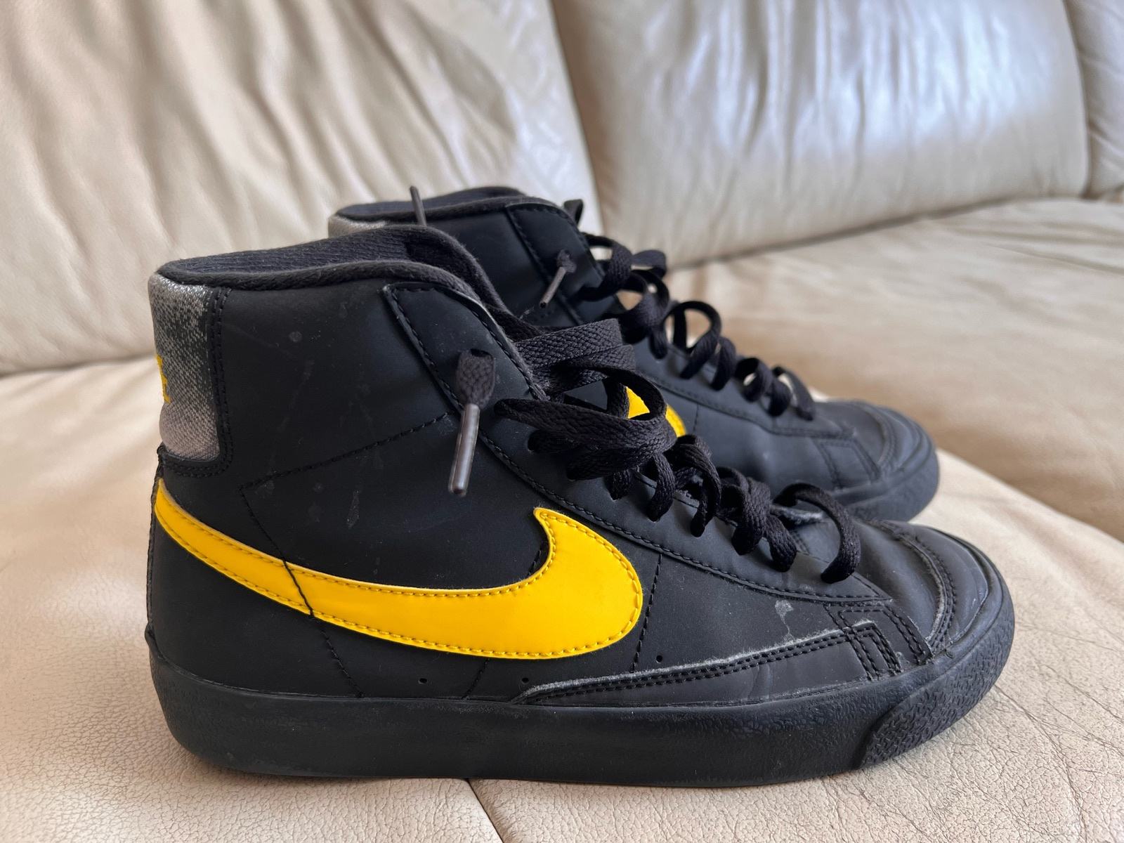 Prodamo Nike črne visoke teniske 38