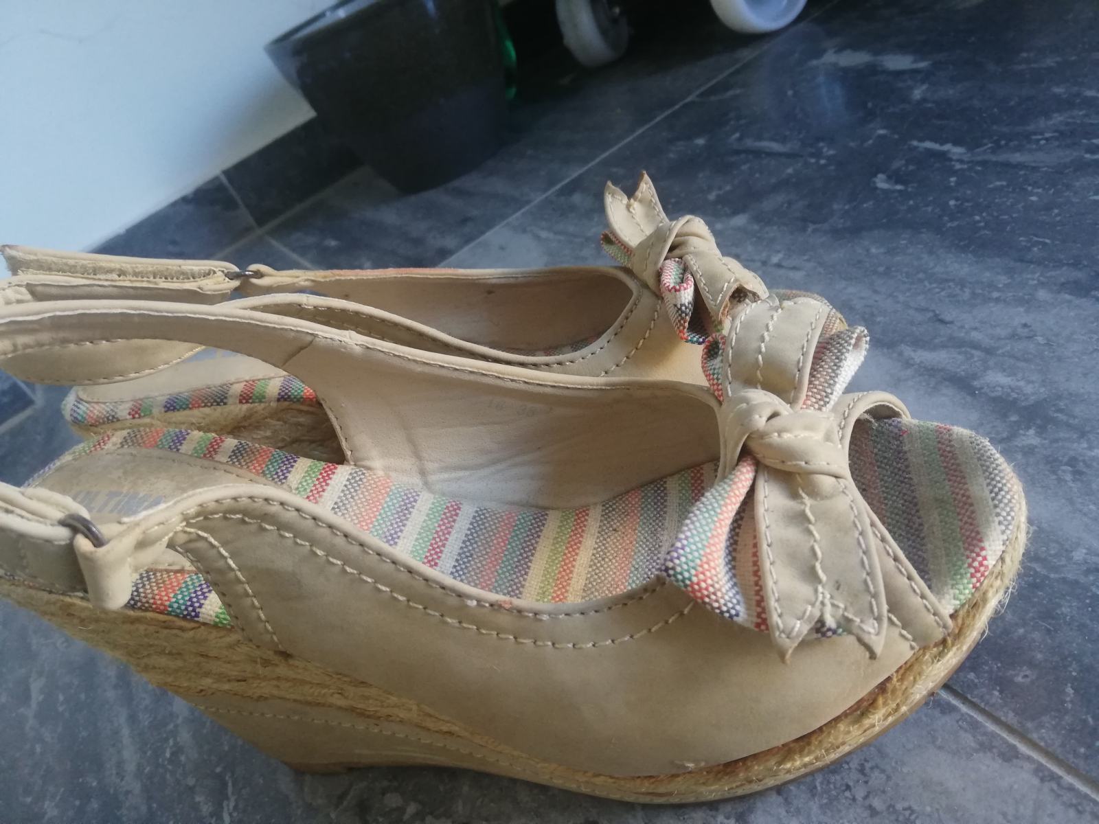 Zenski sandali s platformo 38