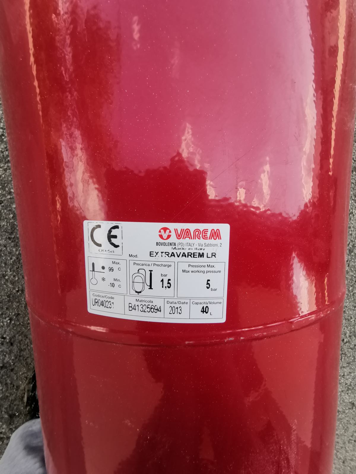 Ekspanzijska posoda 40 L z montažnim nosilcem