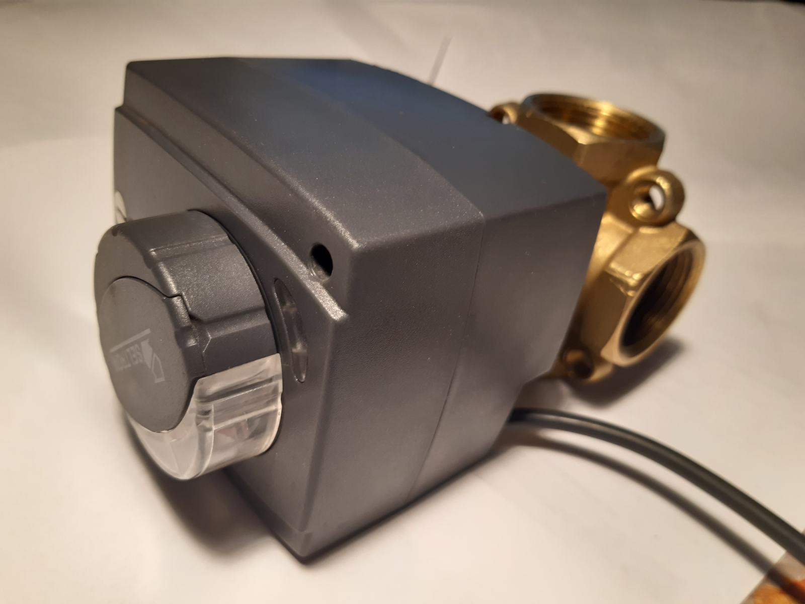 Motorni pogon Seltron Promix AVC05 s štiripotnim mešalnim ventilom 1