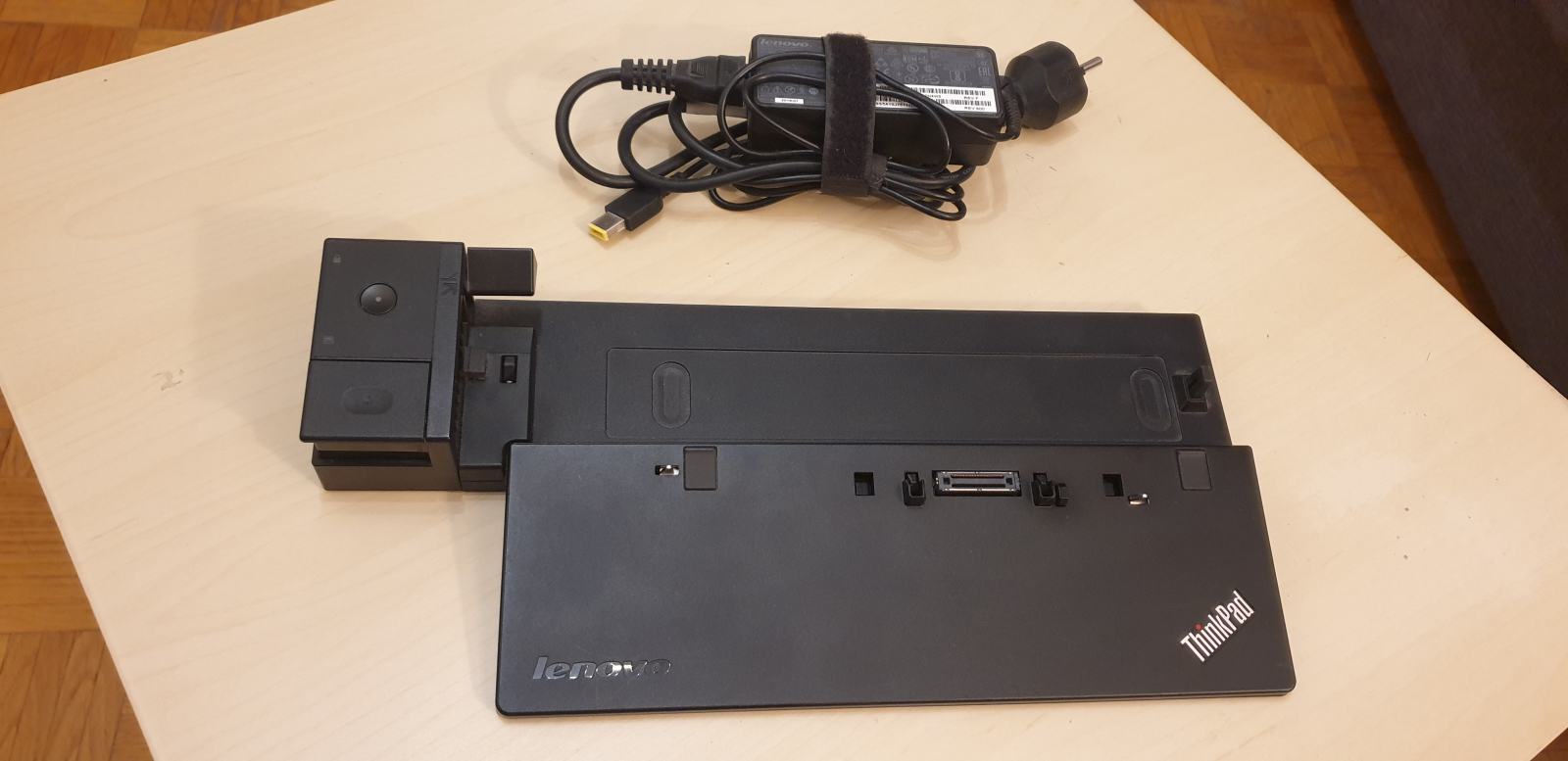 Lenovo ThinkPad Ultra Dock 40a2 + napajalnik