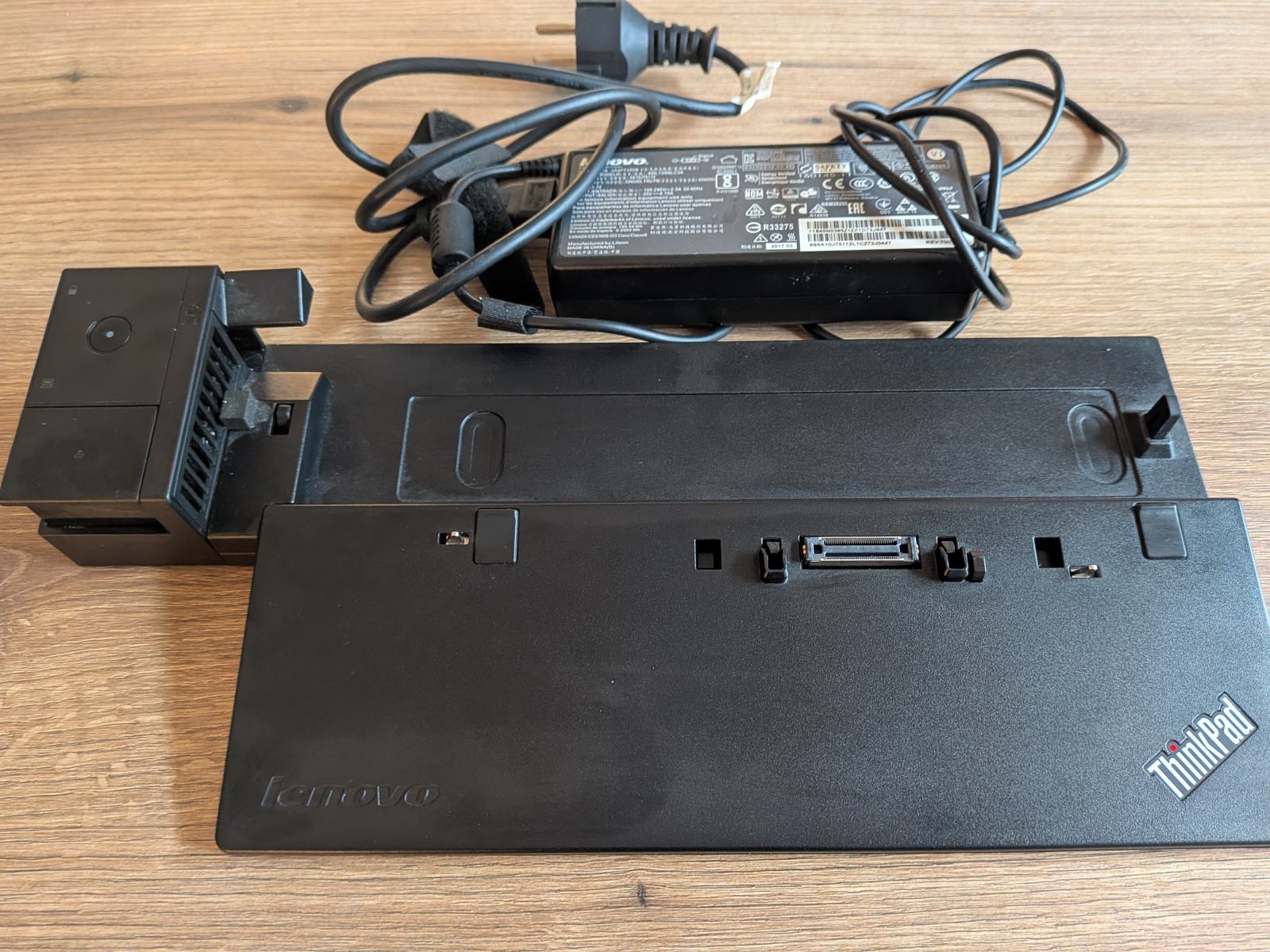 Lenovo ThinkPad Ultra Dock type 40A2 in napajalnik 135W