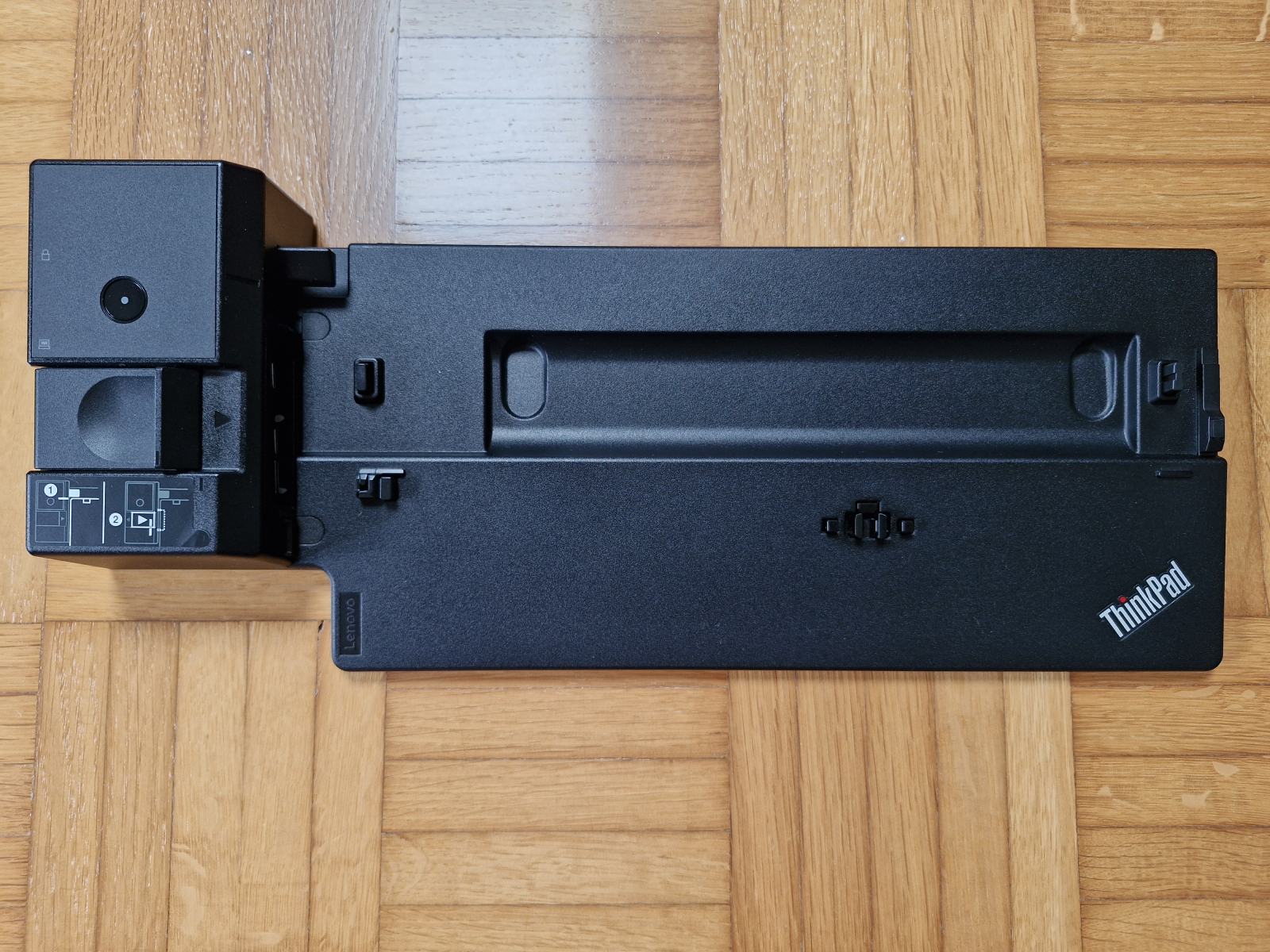 Lenovo ThinkPad Ultra Docking Station Type 40AJ, 135W nap., 2 ključa