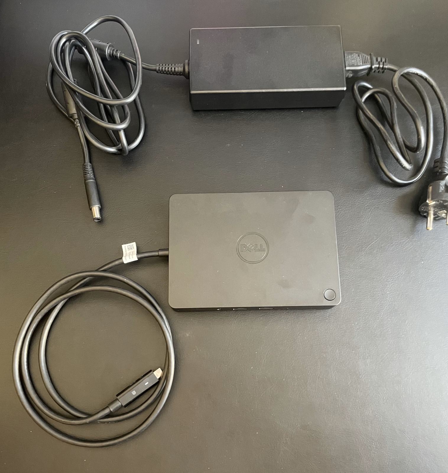 Priklopna postaja DELL Docking Station WD15 K17A001 in 180W napajalnik