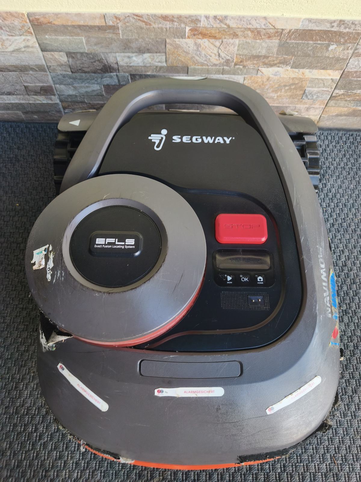 PRODAM VRHUNSKO ROBOTSKO KOSILNICO SEGWAY NAVIMOW H800E + garaža+noži