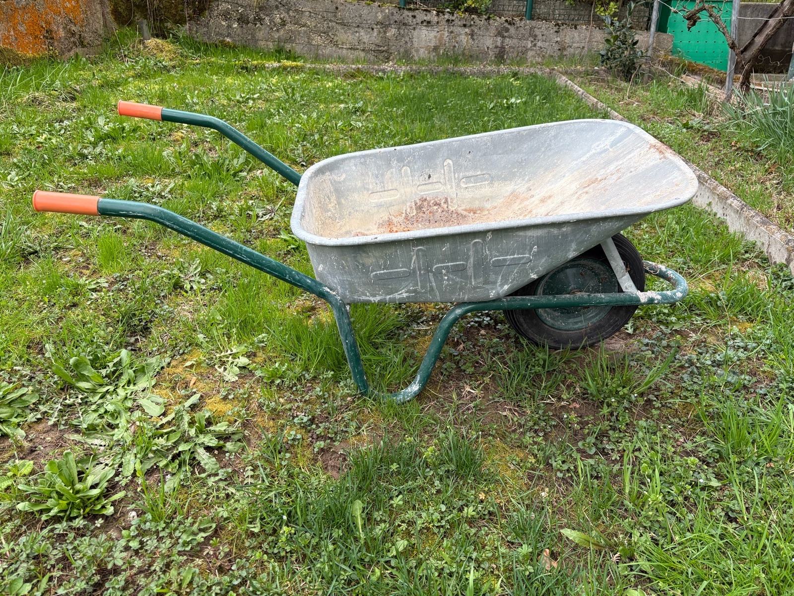 Samokolnica kovinska