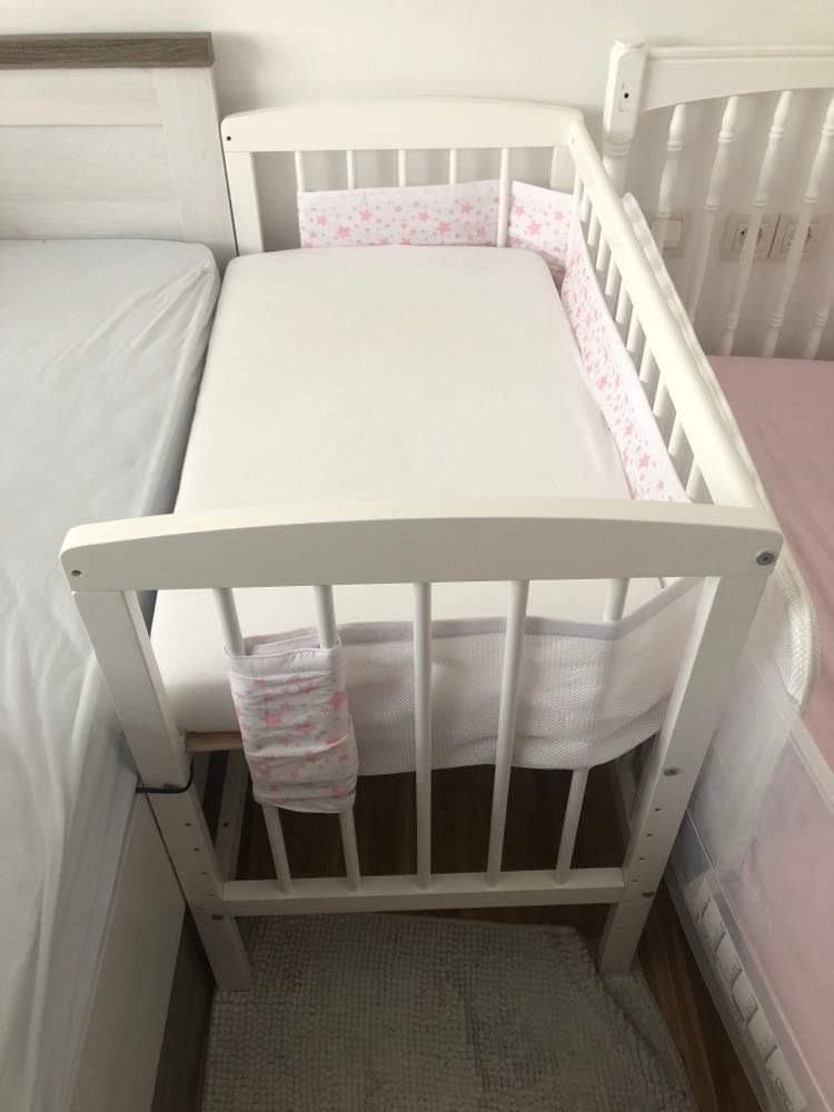 Lesena obposteljna posteljica