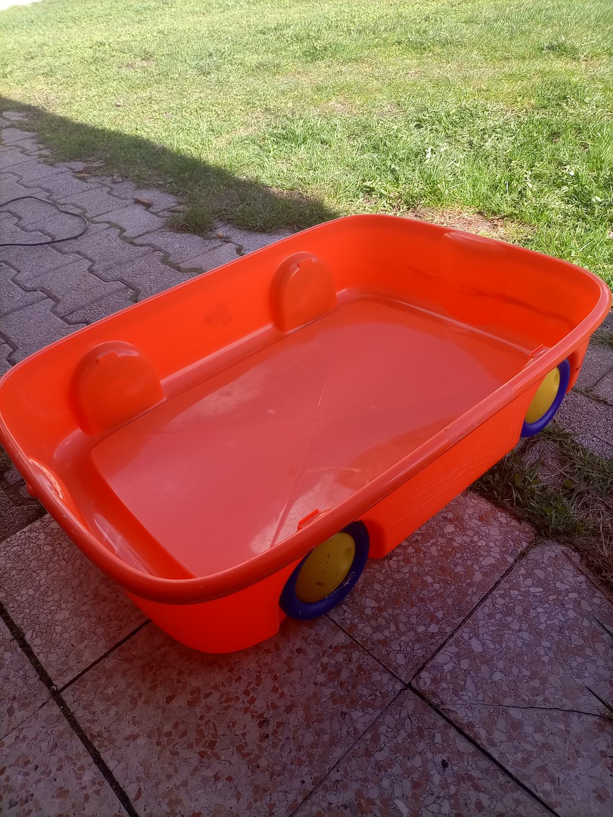 Zaboj za shranjevanje pod posteljo...