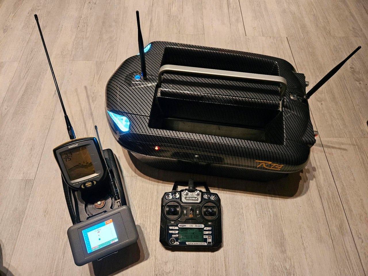 Carplounge RT4 feeder čoln