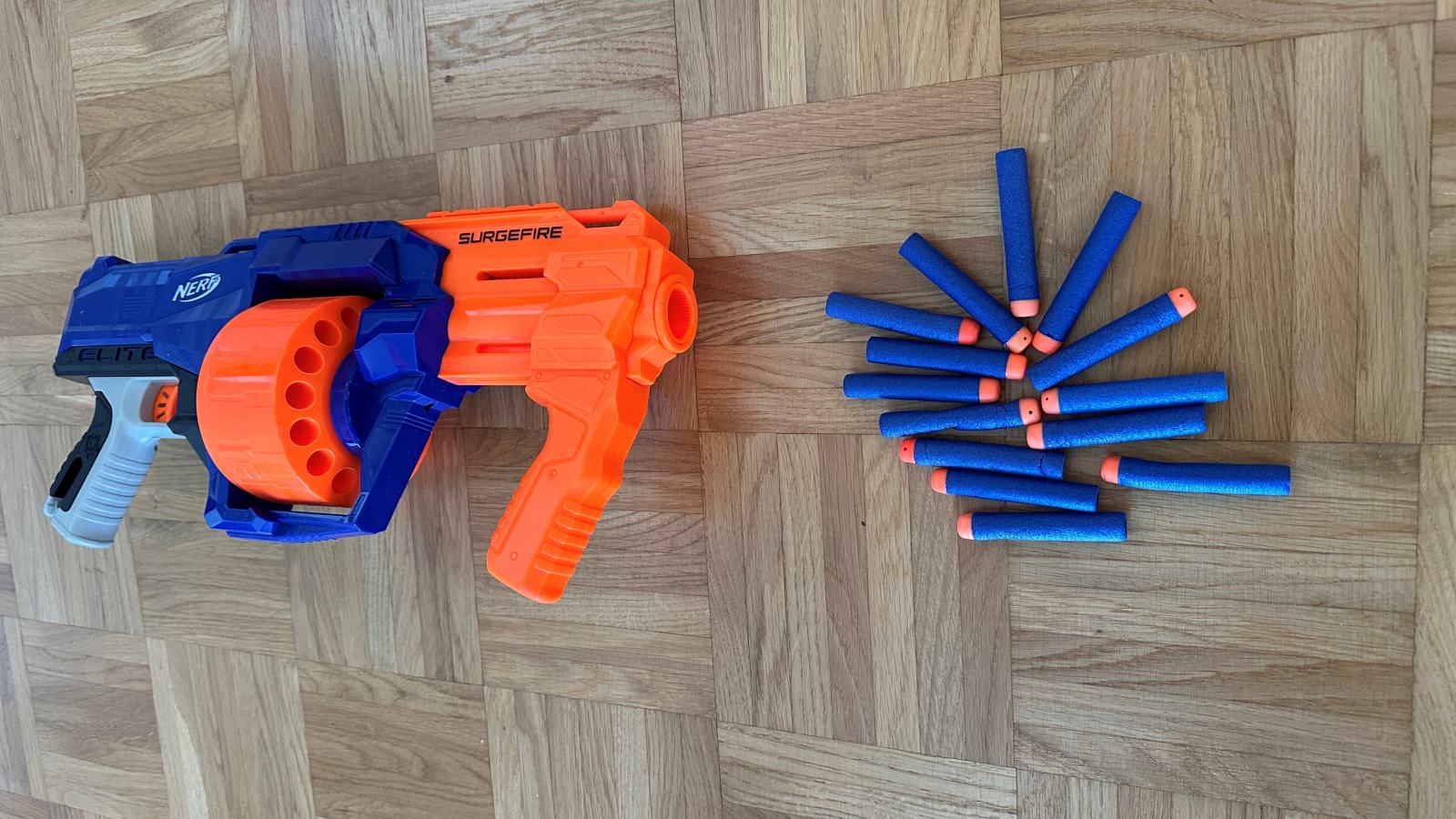 Nerf Elite Surgefire pištola z metki