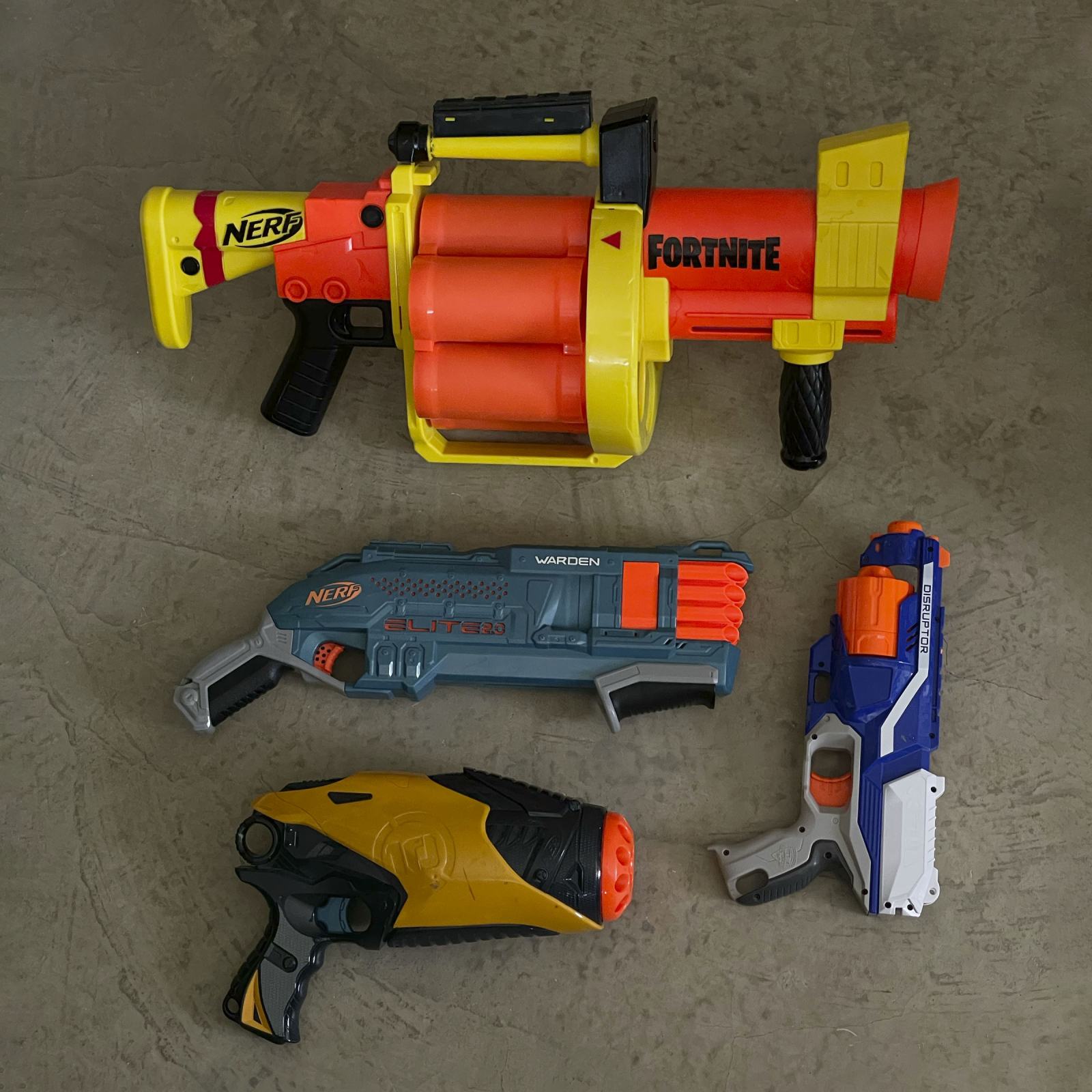 4 Nerf puške/pištole