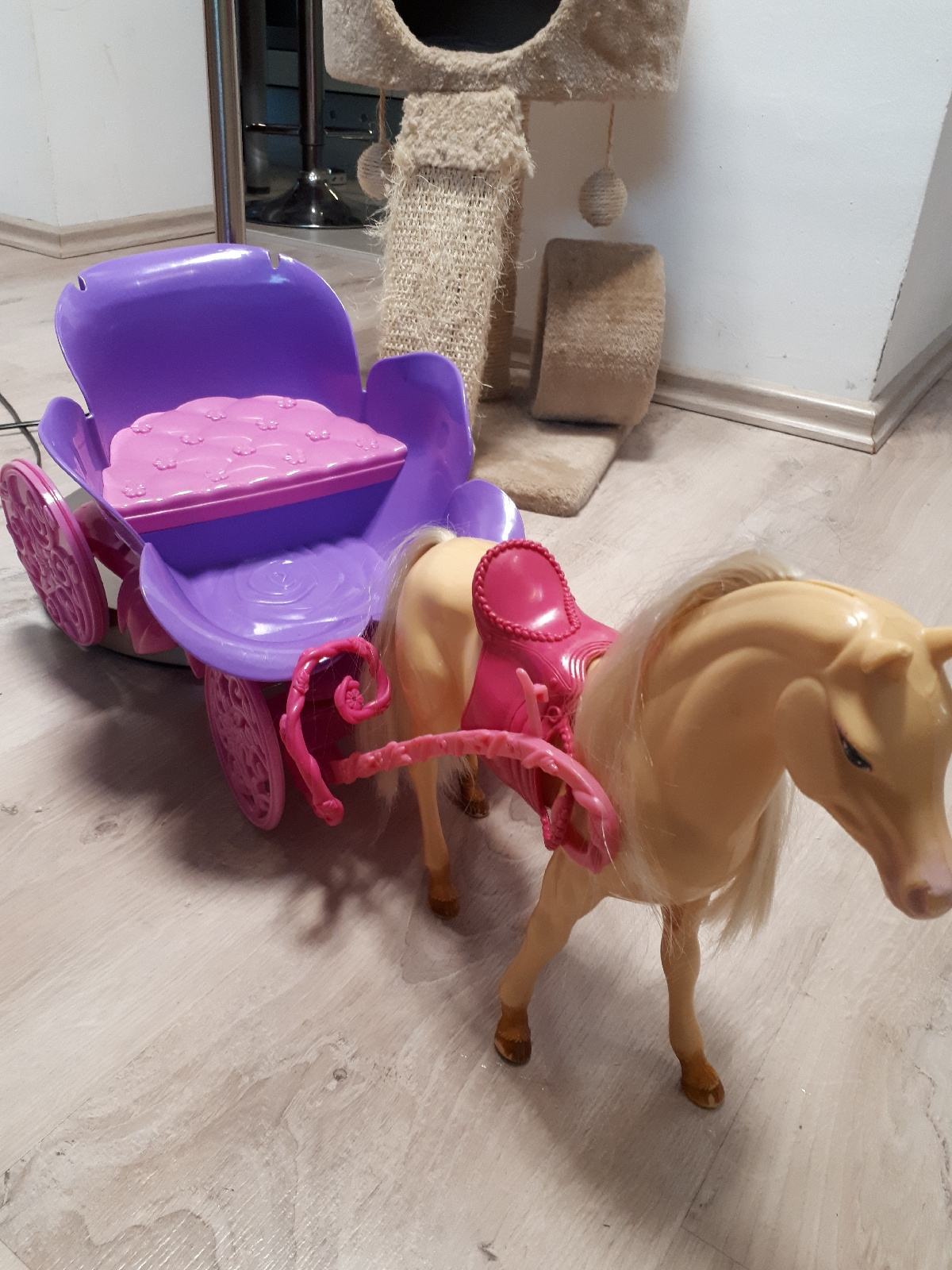 Barbie kočija in konj