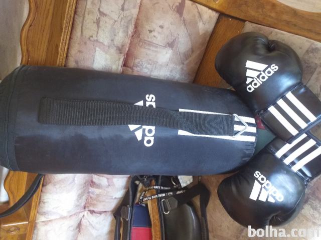 Boksarska vreca z rokavicami