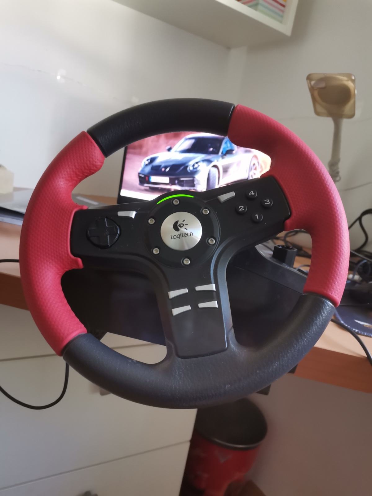 Volan: Logitech Formula Force EX