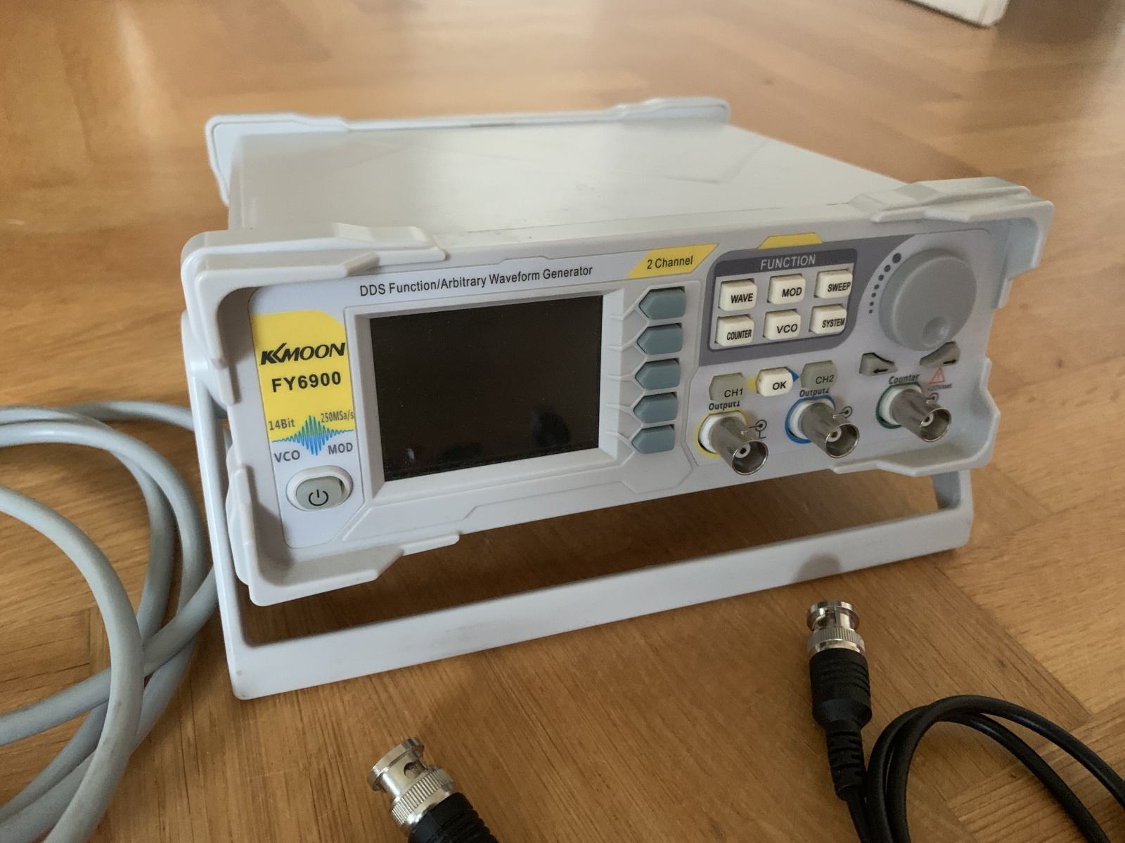 Signalni generator FY6900-60MHz