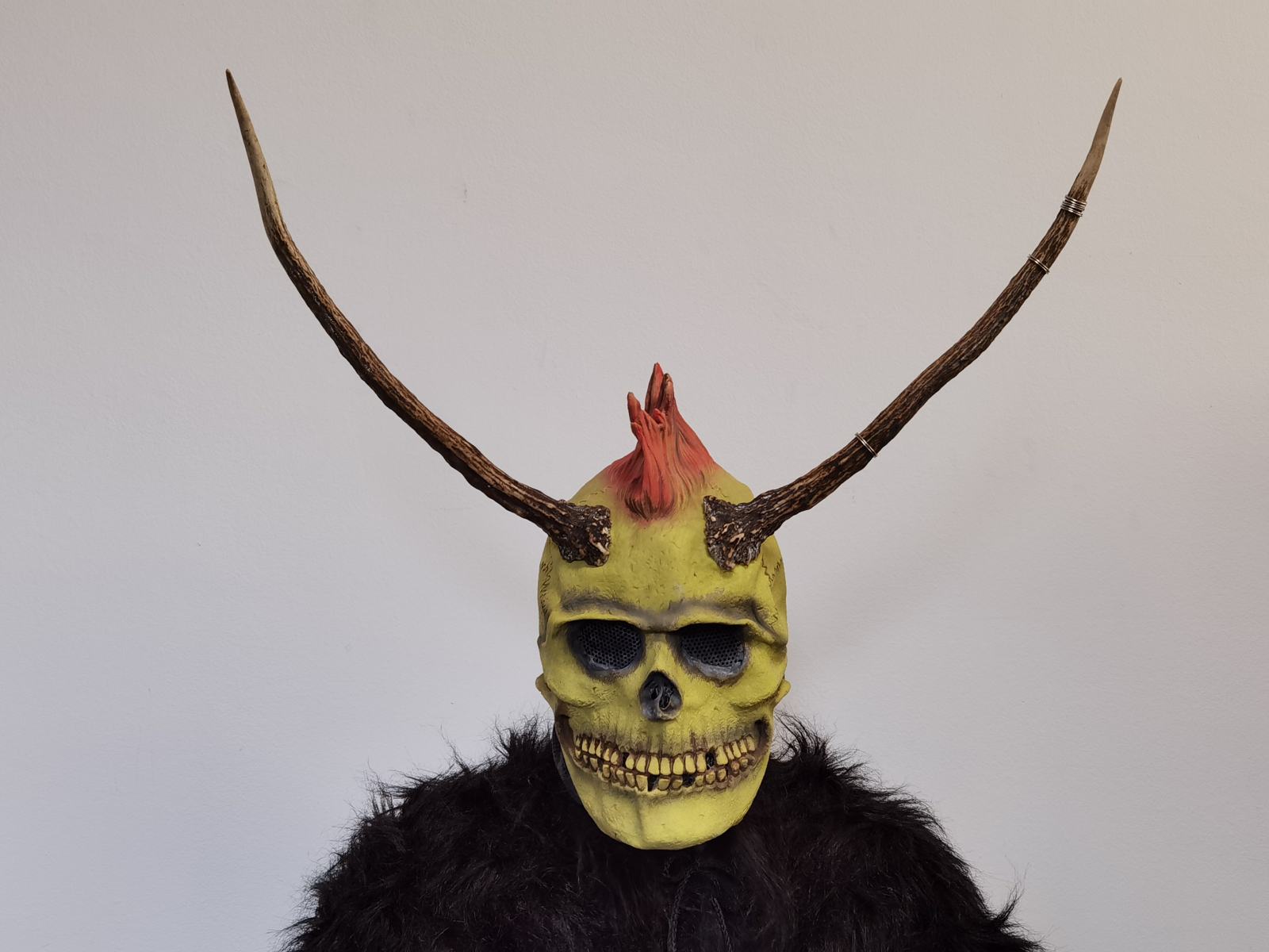 Maska Parkelj Krampus Okostnjak Špicar z irokezo