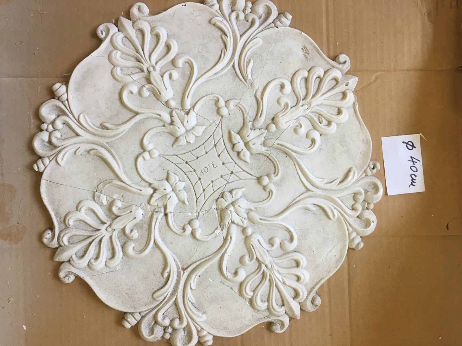 Okrasne rozete za strop iz gipsa