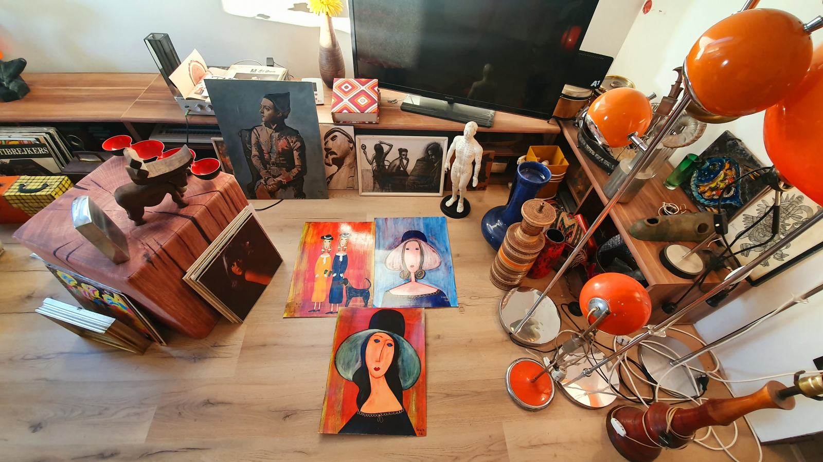 Prodam starine vintage retro dizajnerske stole,luči,umetnine,pohištvo