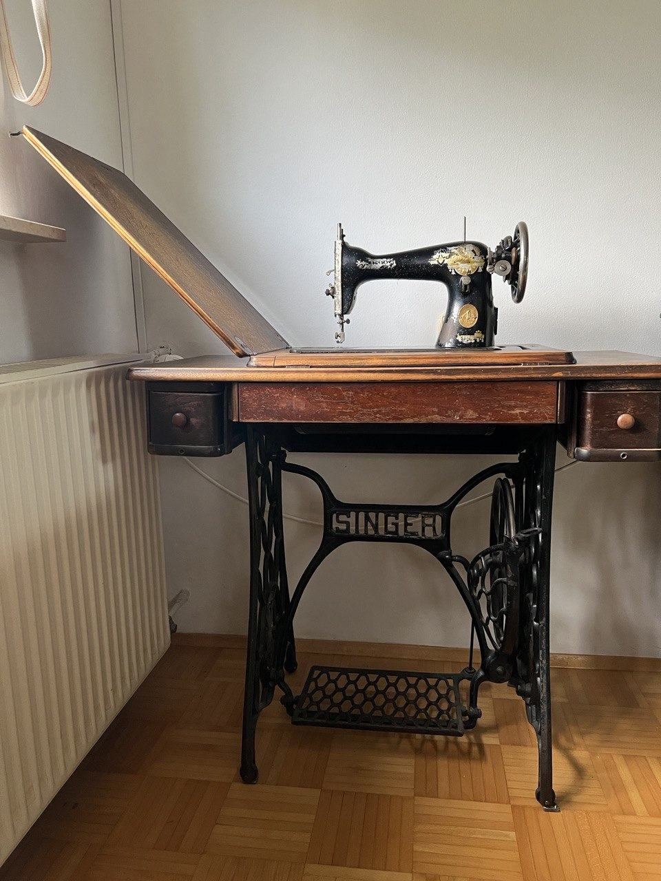 Singer šivalni stroj vintage Sphinx Singer 127 cca 1920